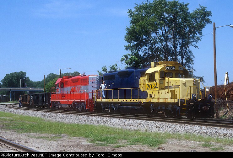 MWLX 2034,2017 @ Mill Street Yard 2005